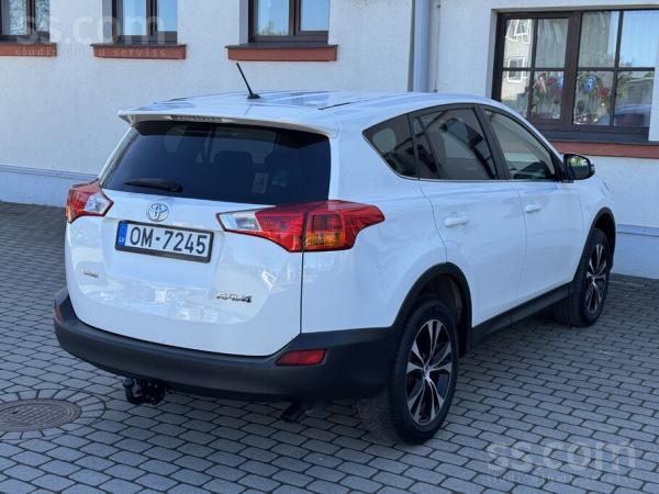 White Toyota RAV4 2014 in Jelgava, with an engine capacity of 2.00 L and mileage of 252 thousand km for 10700 €, photo 9 on AUTOMOTO.COM.LV