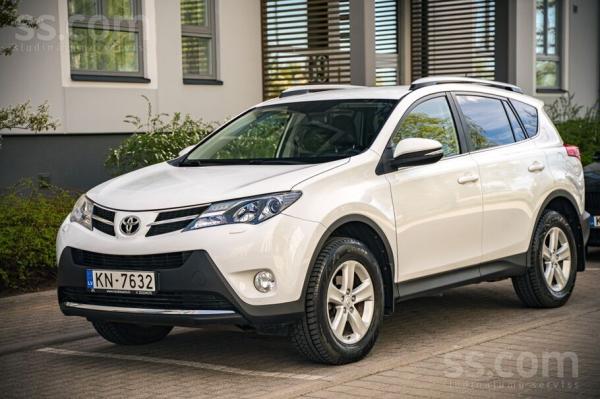 Balts Toyota RAV4 2014 Rīga, ar dzinēja tilpumu 2.00 L un nobraukumu 179 tūkst. km par 13990 €, foto 1 vietnē AUTOMOTO.COM.LV