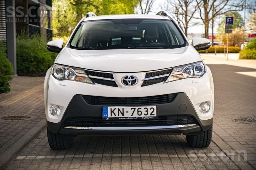 Balts Toyota RAV4 2014 Rīga, ar dzinēja tilpumu 2.00 L un nobraukumu 179 tūkst. km par 13990 €, foto 3 vietnē AUTOMOTO.COM.LV
