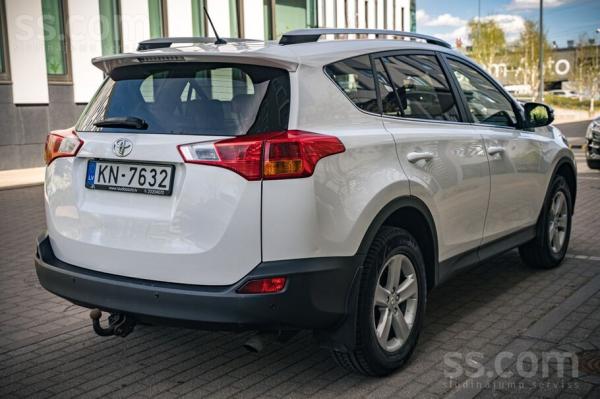 Balts Toyota RAV4 2014 Rīga, ar dzinēja tilpumu 2.00 L un nobraukumu 179 tūkst. km par 13990 €, foto 4 vietnē AUTOMOTO.COM.LV