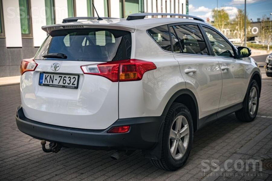 Balts Toyota RAV4 2014 Rīga, ar dzinēja tilpumu 2.00 L un nobraukumu 179 tūkst. km par 13990 €, foto 5 vietnē AUTOMOTO.COM.LV