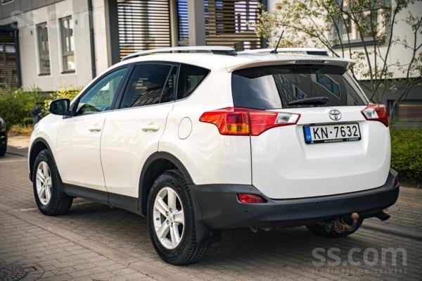 Balts Toyota RAV4 2014 Rīga, ar dzinēja tilpumu 2.00 L un nobraukumu 179 tūkst. km par 13990 €, foto 6 vietnē AUTOMOTO.COM.LV