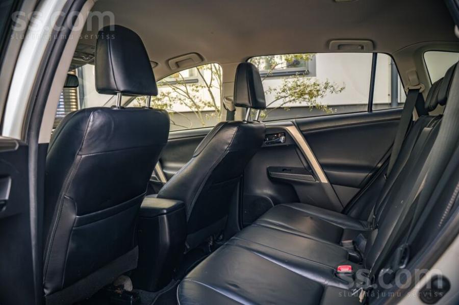 Balts Toyota RAV4 2014 Rīga, ar dzinēja tilpumu 2.00 L un nobraukumu 179 tūkst. km par 13990 €, foto 16 vietnē AUTOMOTO.COM.LV