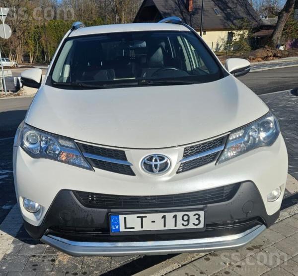 Balts Toyota RAV4 2014 Valmiera, ar dzinēja tilpumu 2.00 L un nobraukumu 307 tūkst. km par 8300 €, foto 5 vietnē AUTOMOTO.COM.LV