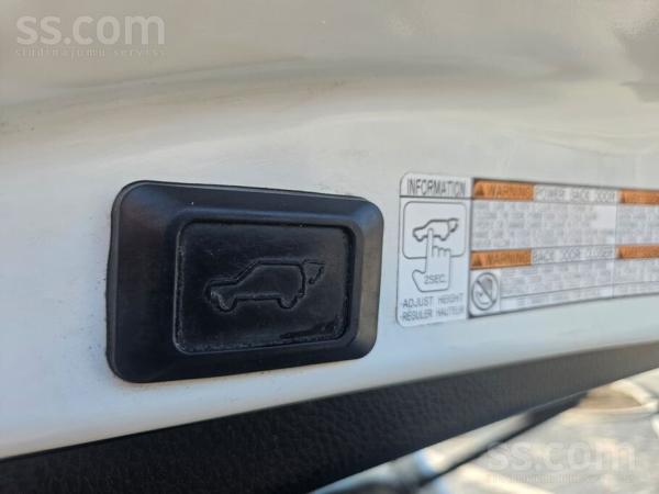 White Toyota RAV4 2014 in Valmiera, with an engine capacity of 2.00 L and mileage of 307 thousand km for 8300 €, photo 7 on AUTOMOTO.COM.LV