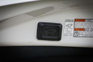 White Toyota RAV4 2014 in Riga, with an engine capacity of 2.00 L and mileage of 234 thousand km for 10900 €, photo 8 on AUTOMOTO.COM.LV
