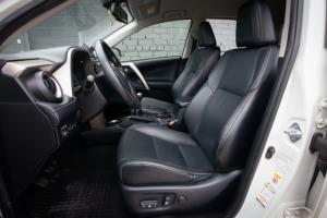 White Toyota RAV4 2014 in Riga, with an engine capacity of 2.00 L and mileage of 234 thousand km for 10900 €, photo 24 on AUTOMOTO.COM.LV