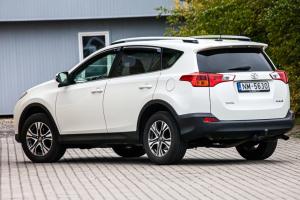 White Toyota RAV4 2014 in Riga, with an engine capacity of 2.00 L and mileage of 234 thousand km for 10900 €, photo 26 on AUTOMOTO.COM.LV