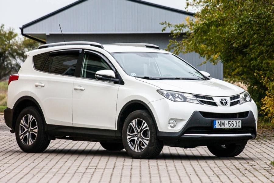 White Toyota RAV4 2014 in Riga, with an engine capacity of 2.00 L and mileage of 234 thousand km for 10900 €, photo 28 on AUTOMOTO.COM.LV