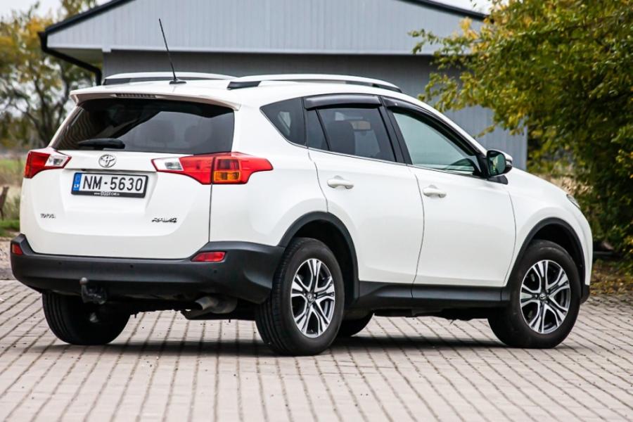 White Toyota RAV4 2014 in Riga, with an engine capacity of 2.00 L and mileage of 234 thousand km for 10900 €, photo 29 on AUTOMOTO.COM.LV
