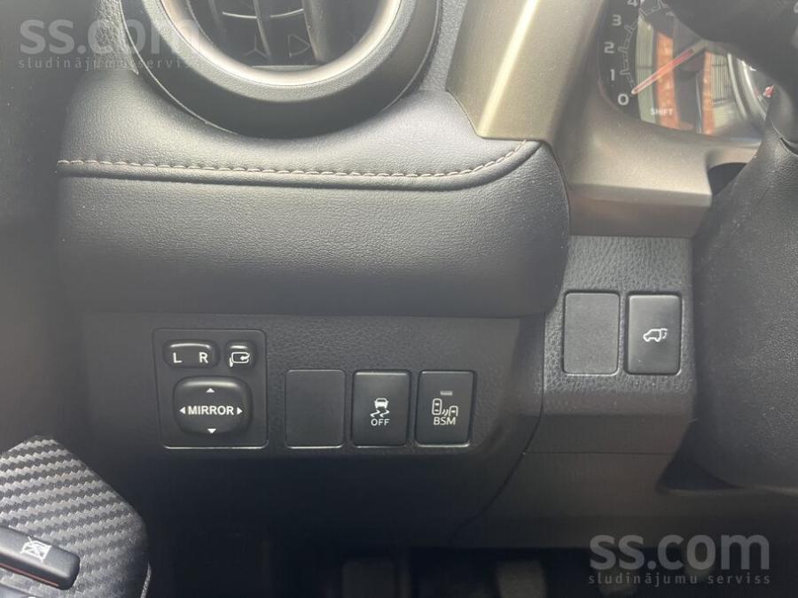Balts Toyota RAV4 2014 Rīga, ar dzinēja tilpumu 2.00 L un nobraukumu 188 tūkst. km par 11500 €, foto 20 vietnē AUTOMOTO.COM.LV