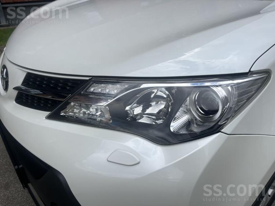 Balts Toyota RAV4 2014 Rīga, ar dzinēja tilpumu 2.00 L un nobraukumu 188 tūkst. km par 11500 €, foto 28 vietnē AUTOMOTO.COM.LV