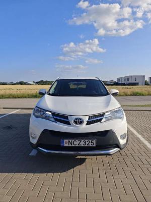 Balts Toyota RAV4 2014 Kauņa, ar dzinēja tilpumu 2.00 L un nobraukumu 188 tūkst. km par 11200 €, foto  vietnē AUTOMOTO.COM.LV