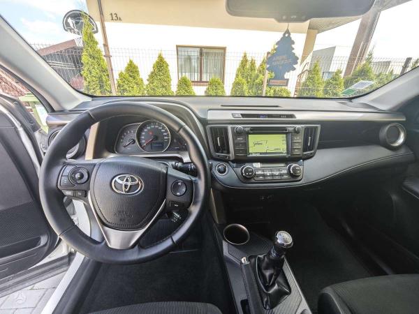 White Toyota RAV4 2014 in Kaunas, with an engine capacity of 2.00 L and mileage of 188 thousand km for 11200 €, photo 7 on AUTOMOTO.COM.LV