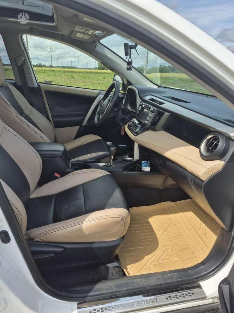 Balts Toyota RAV4 2014 Jurbarkas, ar dzinēja tilpumu 2.51 L un nobraukumu 215 tūkst. km par 12300 €, foto 6 vietnē AUTOMOTO.COM.LV
