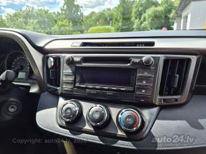 White Toyota RAV4 2014 in Tallinn, with an engine capacity of 2.00 L and mileage of 191 thousand km for 10500 €, photo 8 on AUTOMOTO.COM.LV