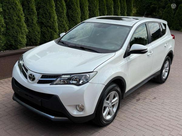 White Toyota RAV4 2014 in Utena, with an engine capacity of 2.00 L and mileage of 270 thousand km for 10350 €, photo 1 on AUTOMOTO.COM.LV