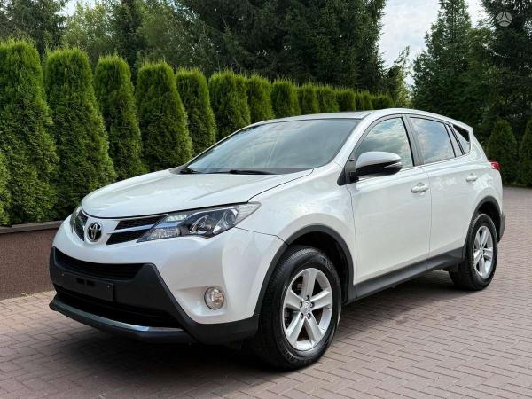 White Toyota RAV4 2014 in Utena, with an engine capacity of 2.00 L and mileage of 270 thousand km for 10350 €, photo 2 on AUTOMOTO.COM.LV