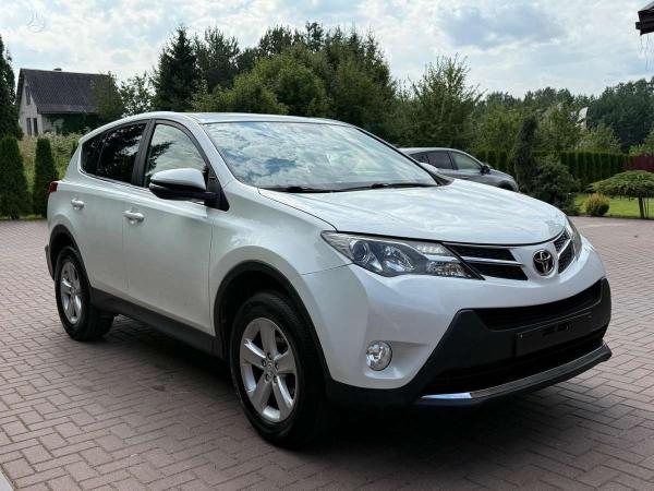White Toyota RAV4 2014 in Utena, with an engine capacity of 2.00 L and mileage of 270 thousand km for 10350 €, photo 3 on AUTOMOTO.COM.LV