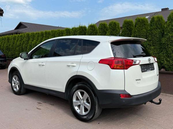 White Toyota RAV4 2014 in Utena, with an engine capacity of 2.00 L and mileage of 270 thousand km for 10350 €, photo 4 on AUTOMOTO.COM.LV