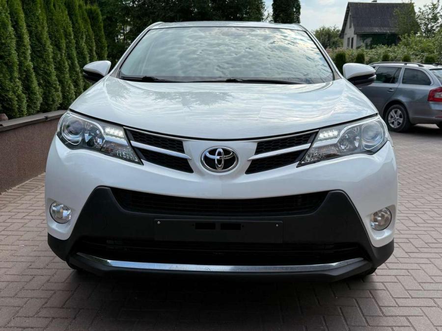 White Toyota RAV4 2014 in Utena, with an engine capacity of 2.00 L and mileage of 270 thousand km for 10350 €, photo 8 on AUTOMOTO.COM.LV