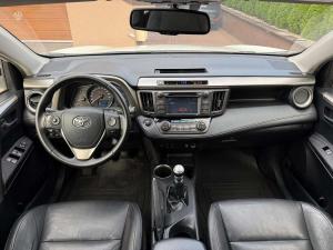 White Toyota RAV4 2014 in Utena, with an engine capacity of 2.00 L and mileage of 270 thousand km for 10350 €, photo 11 on AUTOMOTO.COM.LV
