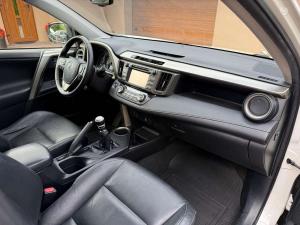 White Toyota RAV4 2014 in Utena, with an engine capacity of 2.00 L and mileage of 270 thousand km for 10350 €, photo 21 on AUTOMOTO.COM.LV