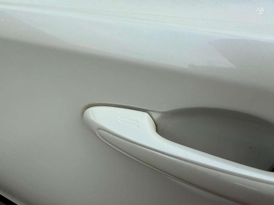White Toyota RAV4 2014 in Utena, with an engine capacity of 2.00 L and mileage of 270 thousand km for 10350 €, photo 27 on AUTOMOTO.COM.LV