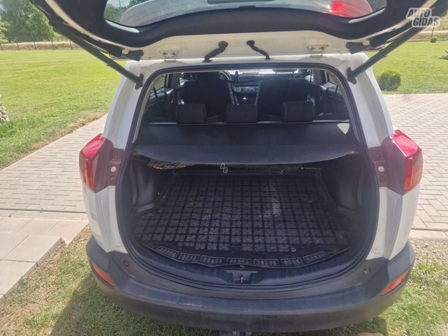 Balts Toyota RAV4 2014 Jonava, ar dzinēja tilpumu 2.00 L un nobraukumu 242 tūkst. km par 9800 €, foto 1 vietnē AUTOMOTO.COM.LV