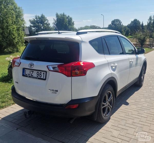 Toyota RAV4 2014 in Jonava on AUTOMOTO.COM.LV White Toyota RAV4 2014 in Jonava, with an engine capacity of 2.00 L and mileage of 242 thousand km for 9800 €, photo 5 on AUTOMOTO.COM.LV