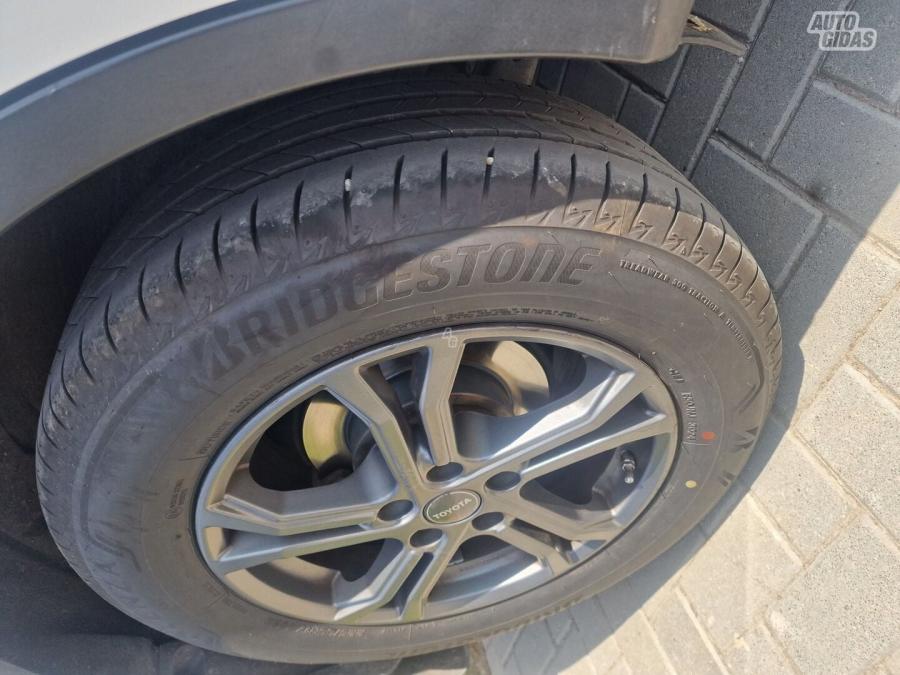 Balts Toyota RAV4 2014 Jonava, ar dzinēja tilpumu 2.00 L un nobraukumu 242 tūkst. km par 9800 €, foto 10 vietnē AUTOMOTO.COM.LV