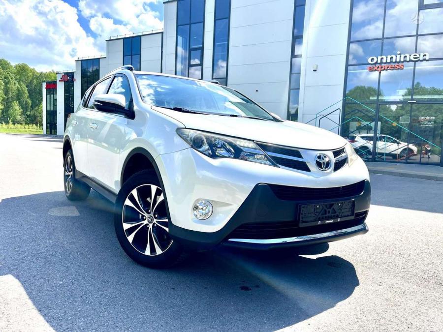 White Toyota RAV4 2014 in Kaunas, with an engine capacity of 2.23 L and mileage of 241 thousand km for 11250 €, photo 1 on AUTOMOTO.COM.LV