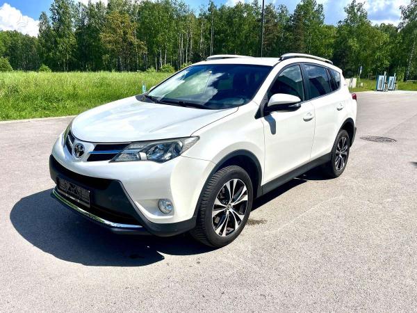 White Toyota RAV4 2014 in Kaunas, with an engine capacity of 2.23 L and mileage of 241 thousand km for 11250 €, photo 3 on AUTOMOTO.COM.LV