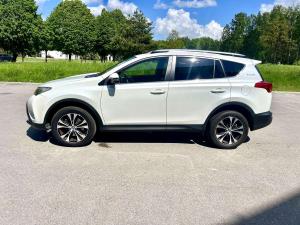 White Toyota RAV4 2014 in Kaunas, with an engine capacity of 2.23 L and mileage of 241 thousand km for 11250 €, photo 5 on AUTOMOTO.COM.LV