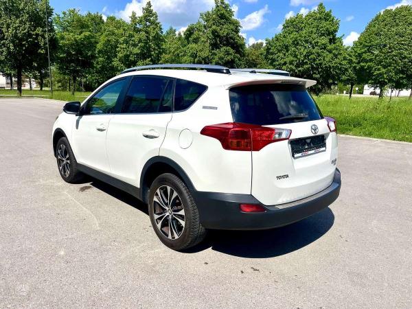 White Toyota RAV4 2014 in Kaunas, with an engine capacity of 2.23 L and mileage of 241 thousand km for 11250 €, photo 7 on AUTOMOTO.COM.LV