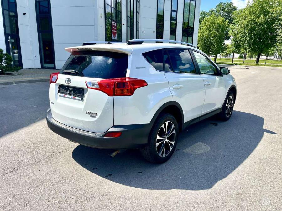 White Toyota RAV4 2014 in Kaunas, with an engine capacity of 2.23 L and mileage of 241 thousand km for 11250 €, photo 9 on AUTOMOTO.COM.LV