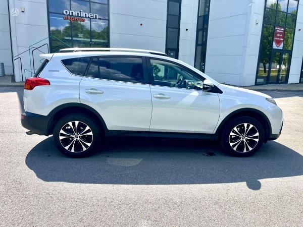 White Toyota RAV4 2014 in Kaunas, with an engine capacity of 2.23 L and mileage of 241 thousand km for 11250 €, photo 10 on AUTOMOTO.COM.LV