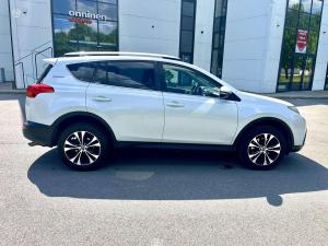 White Toyota RAV4 2014 in Kaunas, with an engine capacity of 2.23 L and mileage of 241 thousand km for 11250 €, photo 10 on AUTOMOTO.COM.LV