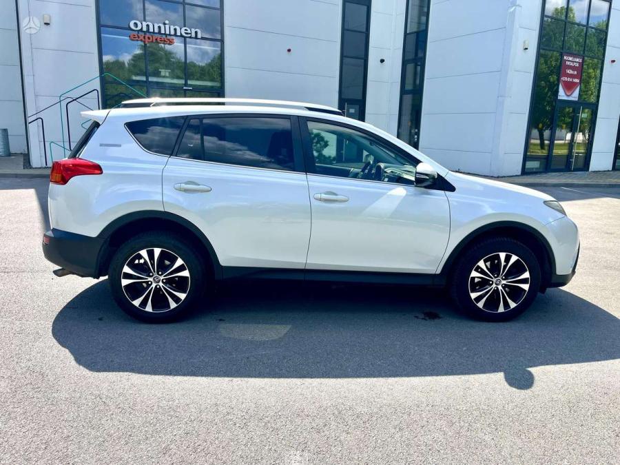 White Toyota RAV4 2014 in Kaunas, with an engine capacity of 2.23 L and mileage of 241 thousand km for 11250 €, photo 10 on AUTOMOTO.COM.LV