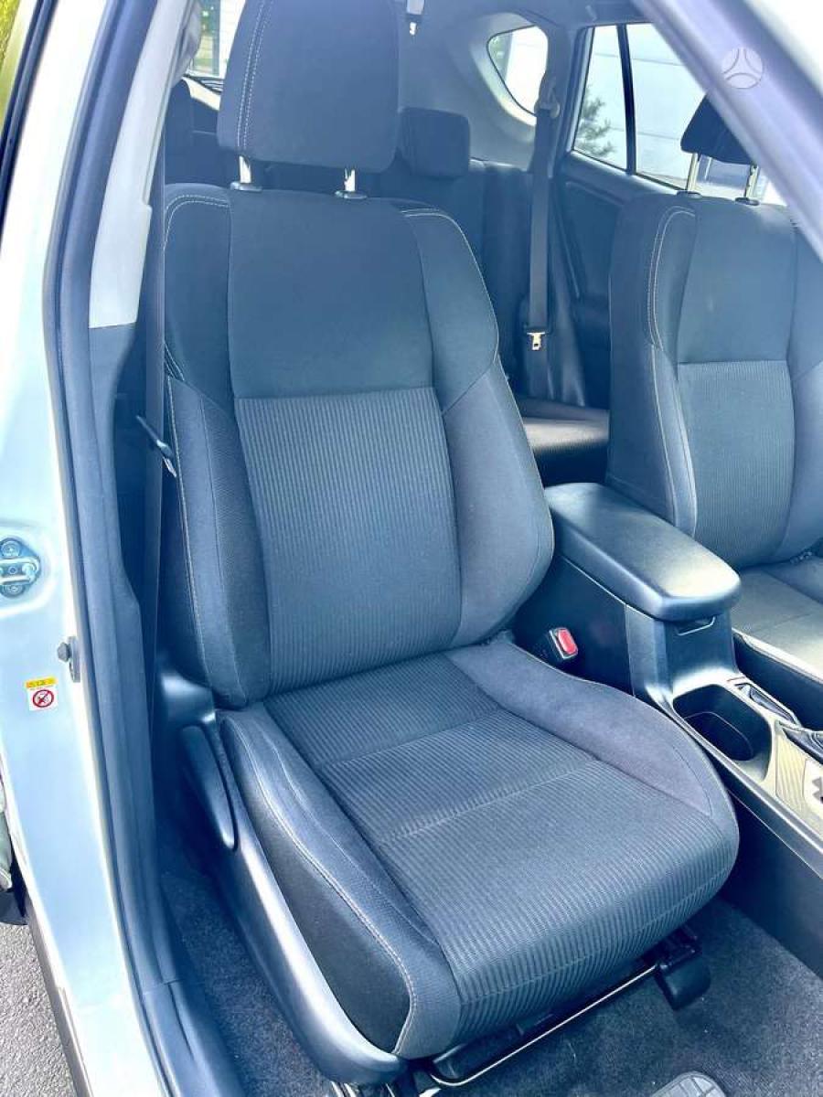 White Toyota RAV4 2014 in Kaunas, with an engine capacity of 2.23 L and mileage of 241 thousand km for 11250 €, photo 16 on AUTOMOTO.COM.LV