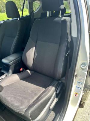 White Toyota RAV4 2014 in Kaunas, with an engine capacity of 2.23 L and mileage of 241 thousand km for 11250 €, photo 17 on AUTOMOTO.COM.LV