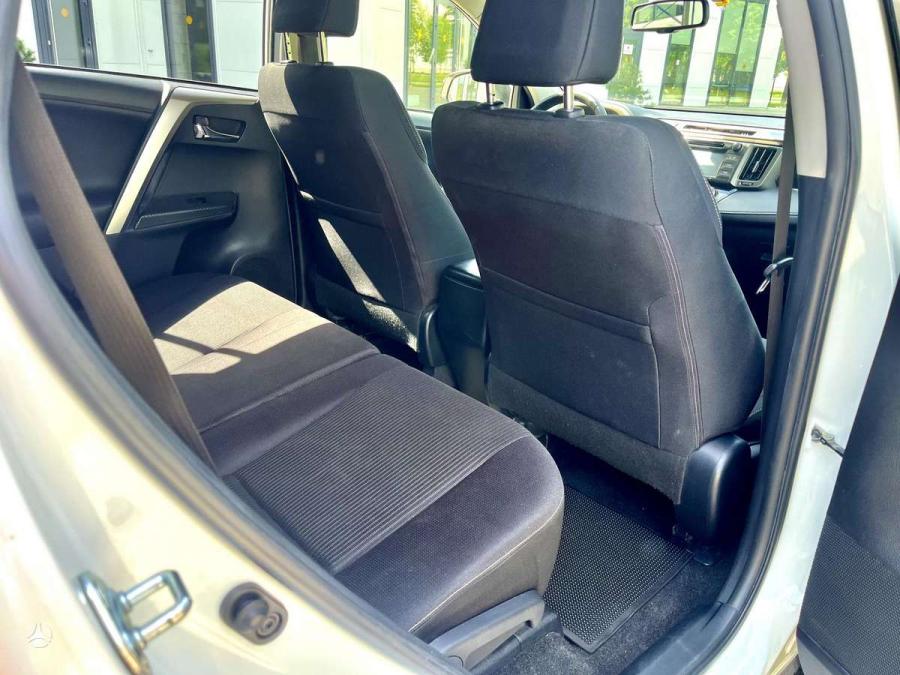 White Toyota RAV4 2014 in Kaunas, with an engine capacity of 2.23 L and mileage of 241 thousand km for 11250 €, photo 21 on AUTOMOTO.COM.LV