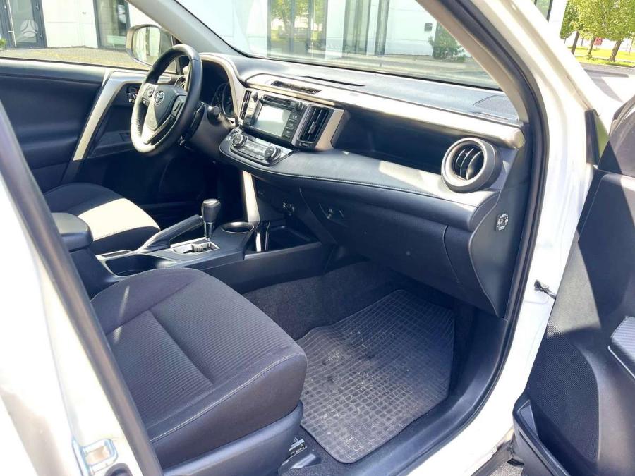 White Toyota RAV4 2014 in Kaunas, with an engine capacity of 2.23 L and mileage of 241 thousand km for 11250 €, photo 23 on AUTOMOTO.COM.LV