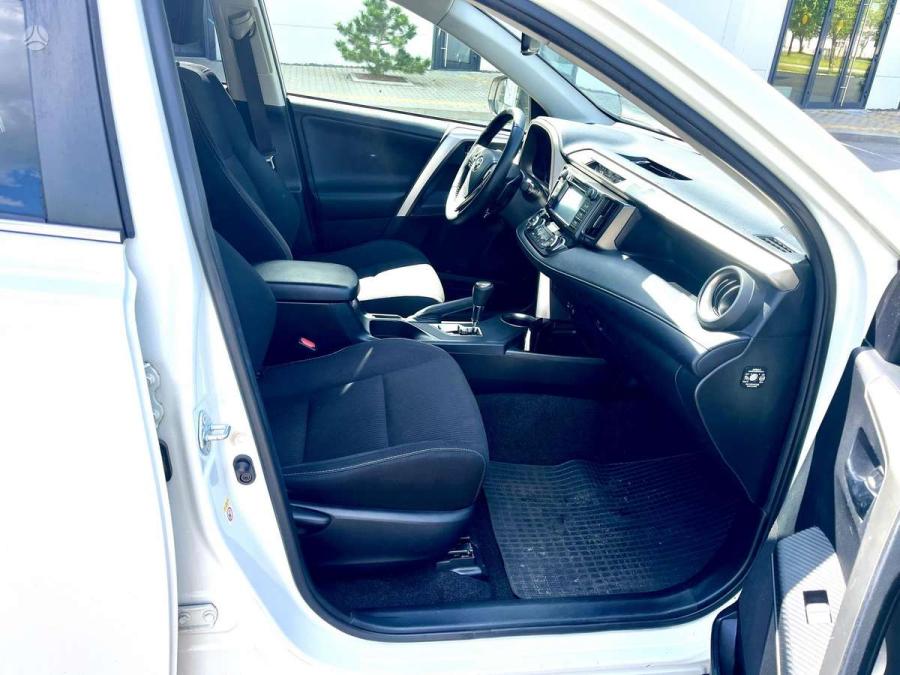 White Toyota RAV4 2014 in Kaunas, with an engine capacity of 2.23 L and mileage of 241 thousand km for 11250 €, photo 24 on AUTOMOTO.COM.LV