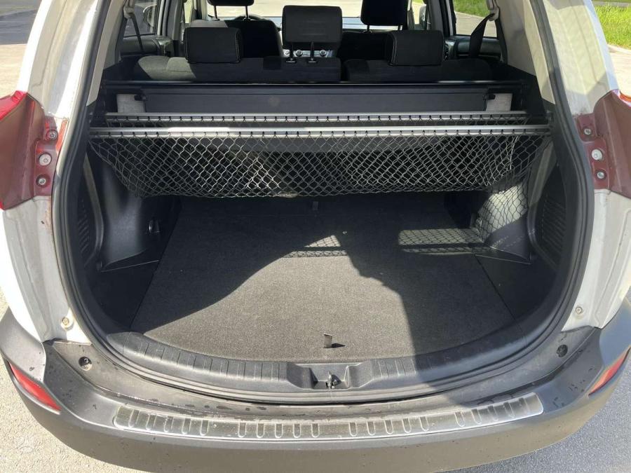 White Toyota RAV4 2014 in Kaunas, with an engine capacity of 2.23 L and mileage of 241 thousand km for 11250 €, photo 25 on AUTOMOTO.COM.LV