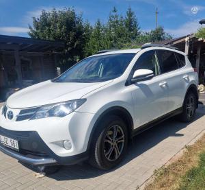 White Toyota RAV4 2014 in Jonava, with an engine capacity of 2.00 L and mileage of 242 thousand km for 9800 €, photo 3 on AUTOMOTO.COM.LV