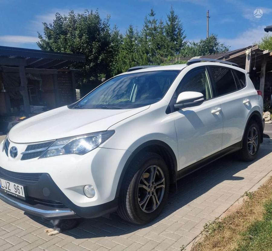 White Toyota RAV4 2014 in Jonava, with an engine capacity of 2.00 L and mileage of 242 thousand km for 9800 €, photo 3 on AUTOMOTO.COM.LV
