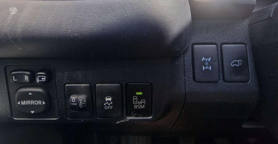 White Toyota RAV4 2014 in Jonava, with an engine capacity of 2.00 L and mileage of 242 thousand km for 9800 €, photo 8 on AUTOMOTO.COM.LV