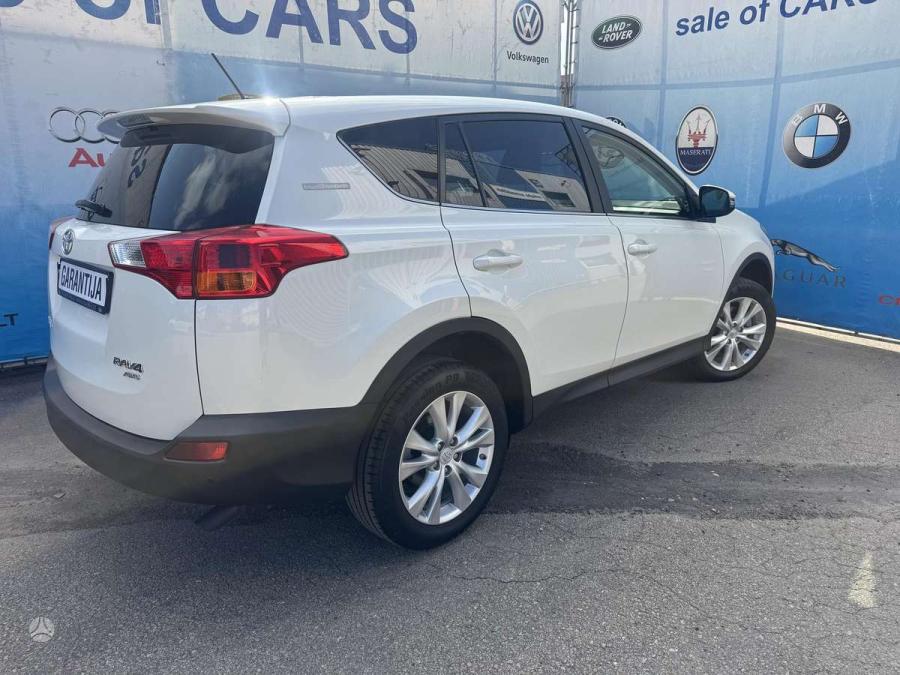 Balts Toyota RAV4 2014 Kauņa, ar dzinēja tilpumu 2.23 L un nobraukumu 212 tūkst. km par 11900 €, foto 5 vietnē AUTOMOTO.COM.LV