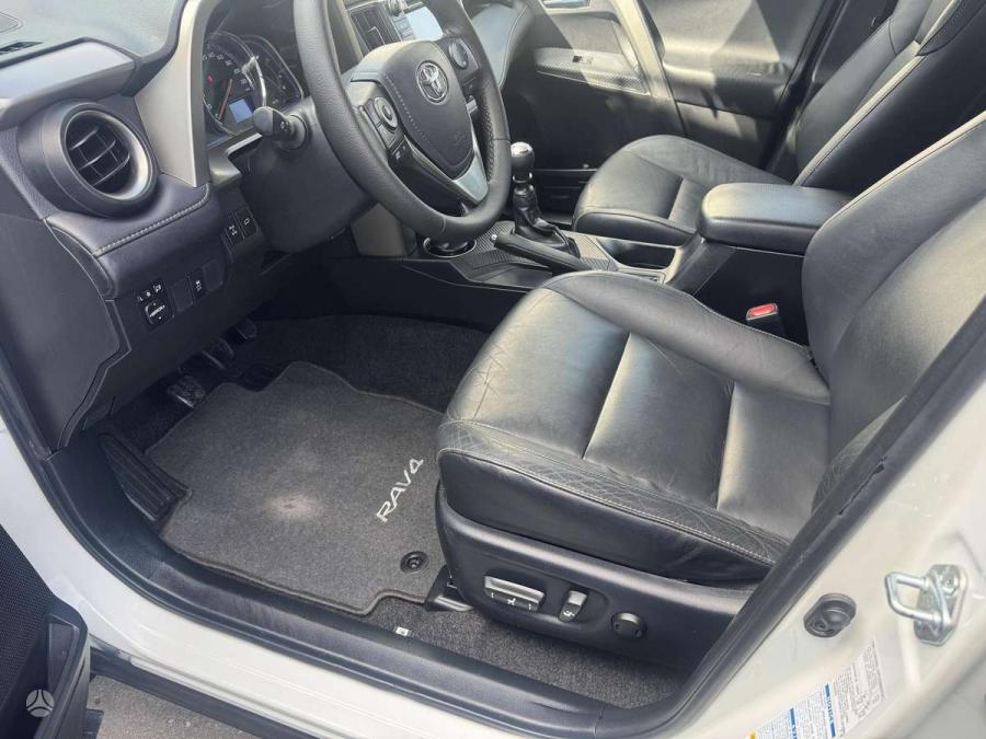 Balts Toyota RAV4 2014 Kauņa, ar dzinēja tilpumu 2.23 L un nobraukumu 212 tūkst. km par 11900 €, foto 8 vietnē AUTOMOTO.COM.LV